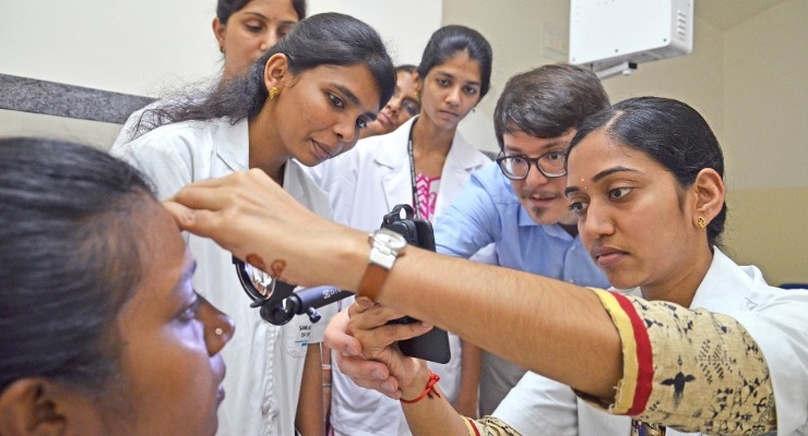 Smartphones as Ophthalmoscopes Save Sight - Medical Product Outsourcing